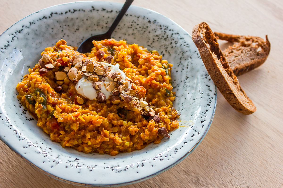 Dhal – i en klassisk men grøntsagsspækket og proteinpumpet variant ...